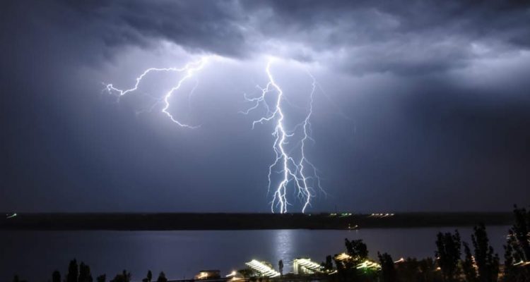 Pour quelle raison la foudre frappe-t-elle souvent deux fois au même ...