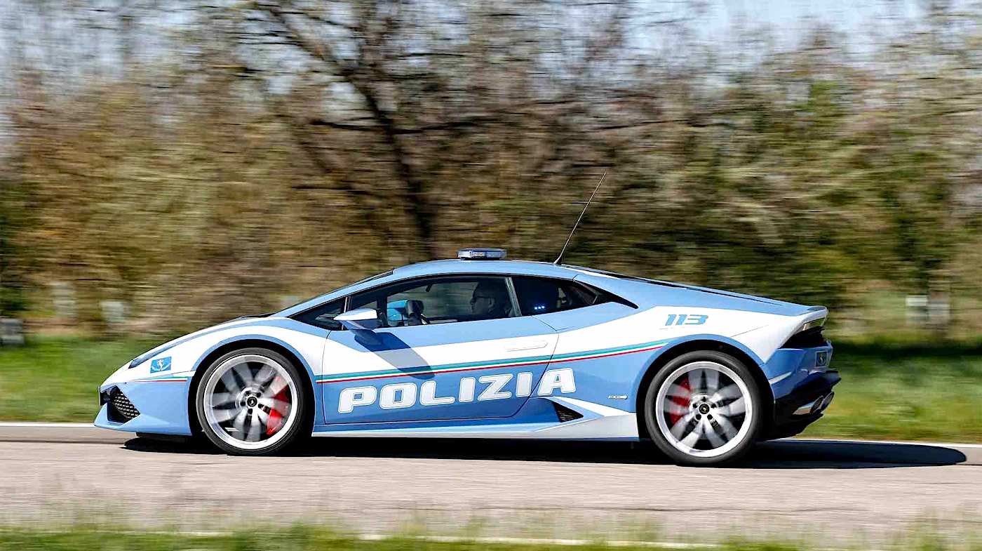 La police italienne livre un rein en Lamborghini, parcourant 490 ...