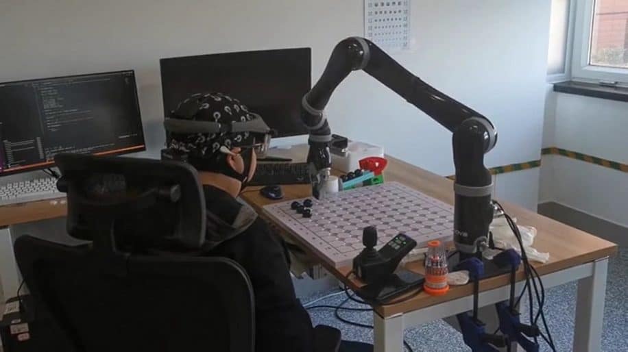 Brain-controlled robotic arm in augmented reality