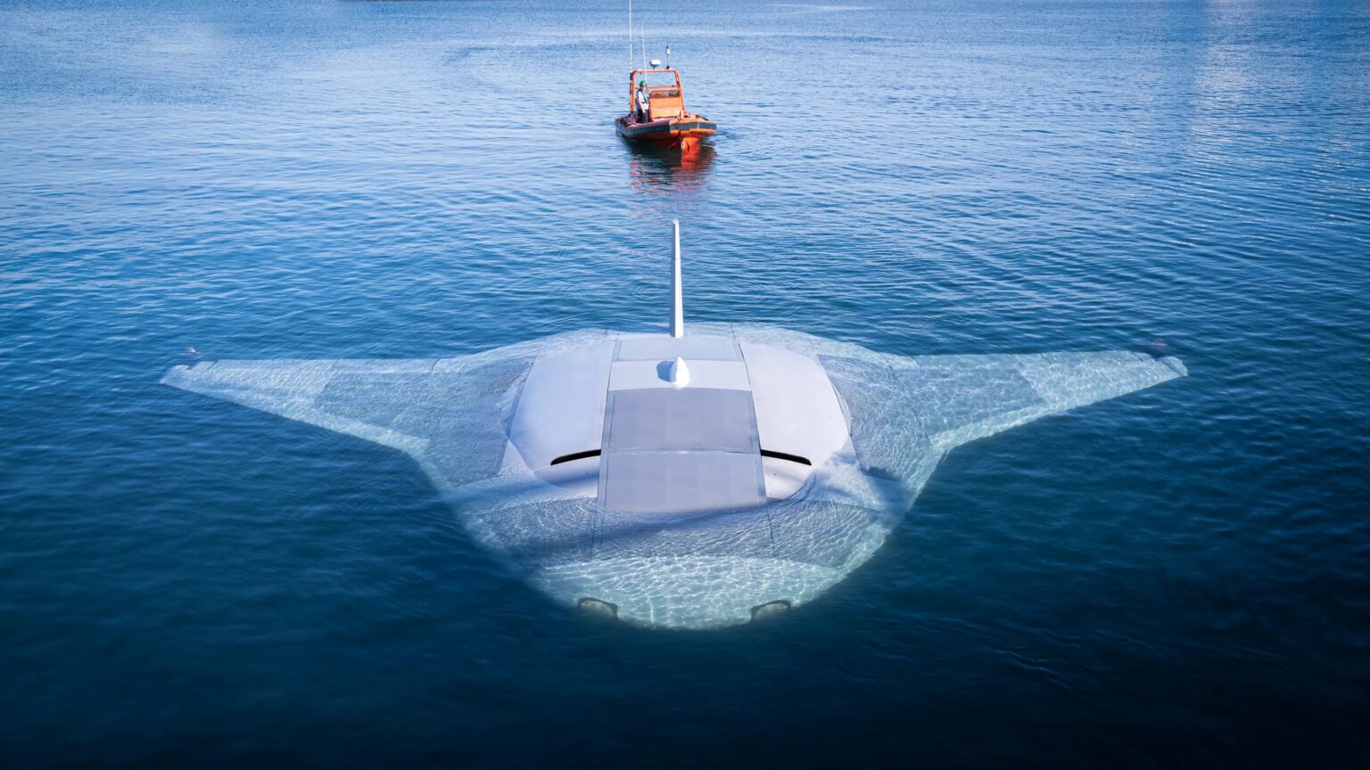 La DARPA entame les essais en mer de son drone sous-marin en forme de ...