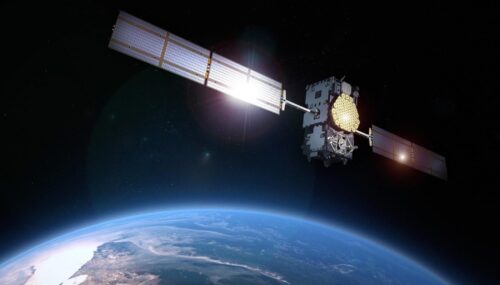 Explosion d'un satellite de communication de Boeing en orbite ...